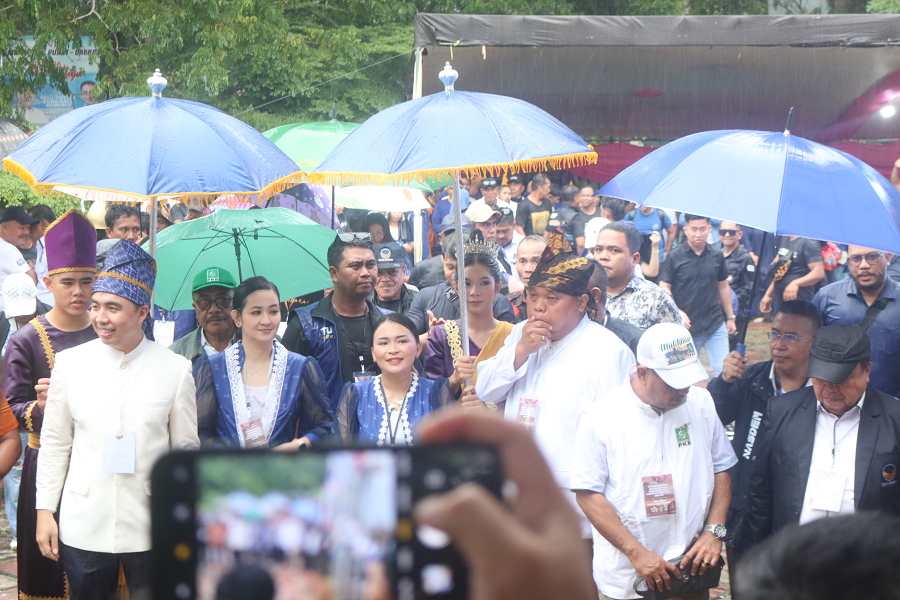 Hujan Bukan Halangan: Pasangan Thungari-Bulahari Tetap ‘Membara’ Daftar ...